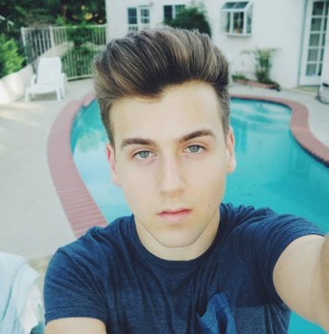 Tal Fishman Height Weight Body Measurements | Celebrity Stats