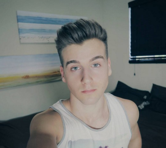 Tal Fishman Height Weight Body Measurements | Celebrity Stats